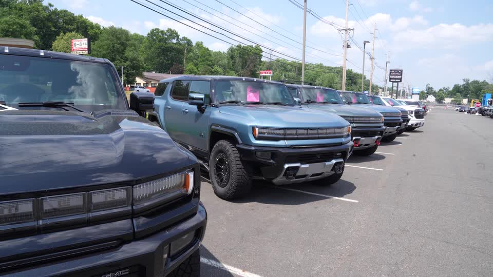 Vehicle inventory surges past 3 million - Automotive News